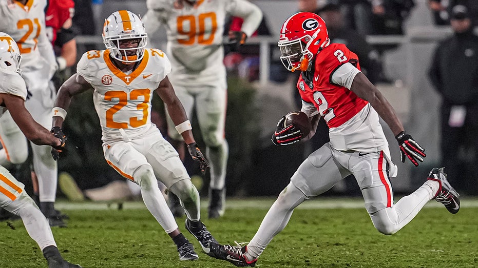 WWE honors Hulk Hogan during SmackDown following his passing at the age ...