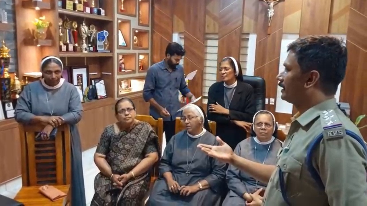 The Mahayuti divide deepens as Devendra Fadnavis gives directives ...