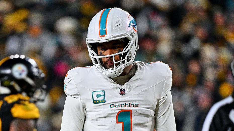 Dolphins bench Tua Tagovailoa amid struggles following dismal showing ...